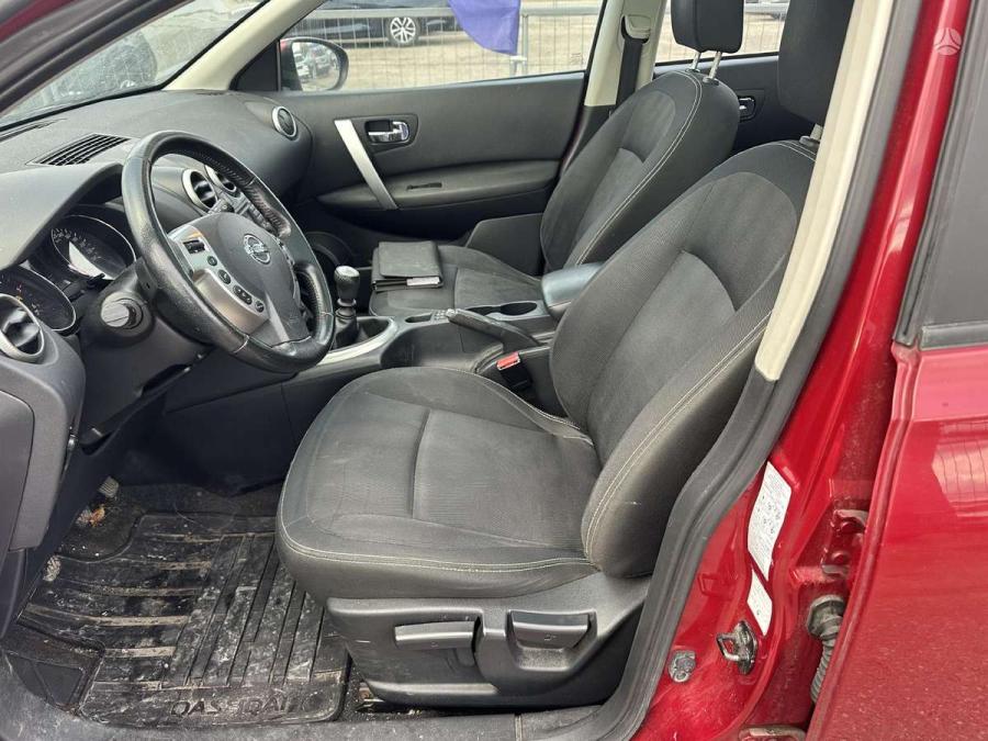 Sarkans Nissan Qashqai 2010 Marijampole, ar dzinēja tilpumu 1.46 L un nobraukumu 258 tūkst. km par 4050 €, foto 8 vietnē AUTOMOTO.COM.LV