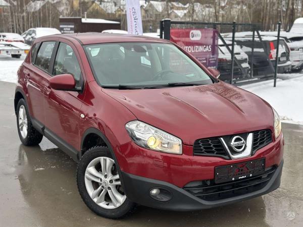 Red Nissan Qashqai 2010 in Alytus, with an engine capacity of 1.60 L and mileage of 226 thousand km for 5650 €, photo 2 on AUTOMOTO.COM.LV