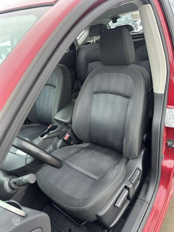Red Nissan Qashqai 2010 in Alytus, with an engine capacity of 1.60 L and mileage of 226 thousand km for 5650 €, photo 6 on AUTOMOTO.COM.LV
