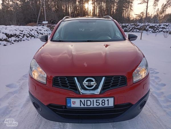 Red Nissan Qashqai 2010 in Vilnius, with an engine capacity of 1.50 L and mileage of 282 thousand km for 4550 €, photo 2 on AUTOMOTO.COM.LV