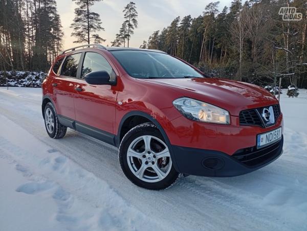 Red Nissan Qashqai 2010 in Vilnius, with an engine capacity of 1.50 L and mileage of 282 thousand km for 4550 €, photo 3 on AUTOMOTO.COM.LV