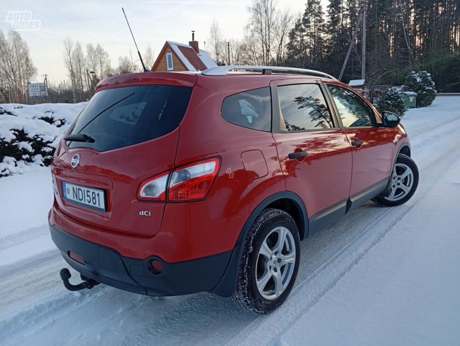 Red Nissan Qashqai 2010 in Vilnius, with an engine capacity of 1.50 L and mileage of 282 thousand km for 4550 €, photo 5 on AUTOMOTO.COM.LV