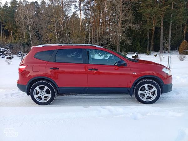 Red Nissan Qashqai 2010 in Vilnius, with an engine capacity of 1.50 L and mileage of 282 thousand km for 4550 €, photo 8 on AUTOMOTO.COM.LV