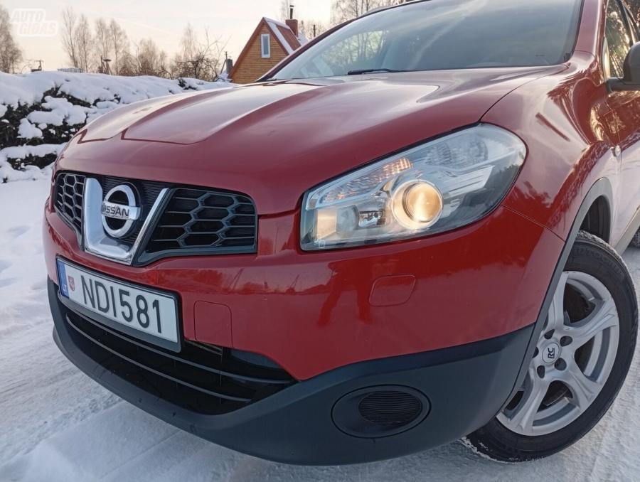 Red Nissan Qashqai 2010 in Vilnius, with an engine capacity of 1.50 L and mileage of 282 thousand km for 4550 €, photo 11 on AUTOMOTO.COM.LV