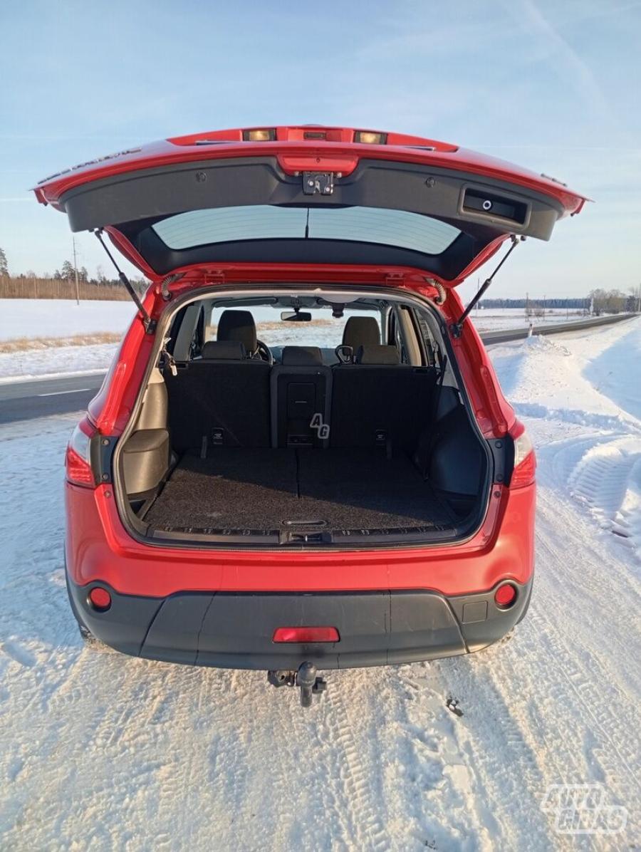 Red Nissan Qashqai 2010 in Vilnius, with an engine capacity of 1.50 L and mileage of 282 thousand km for 4550 €, photo 27 on AUTOMOTO.COM.LV