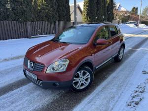 Sarkans Nissan Qashqai 2010 Viļņa, ar dzinēja tilpumu 2.00 L un nobraukumu 240 tūkst. km par 3950 €, foto  vietnē AUTOMOTO.COM.LV