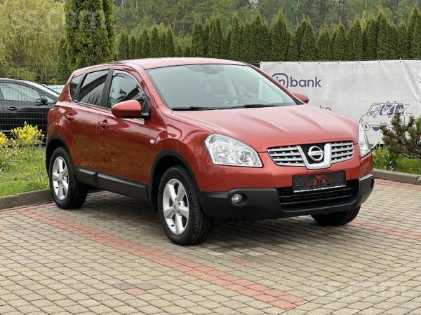 Red Nissan Qashqai 2010 in Cesis, with an engine capacity of 1.50 L and mileage of 128 thousand km for 6800 €, photo 4 on AUTOMOTO.COM.LV