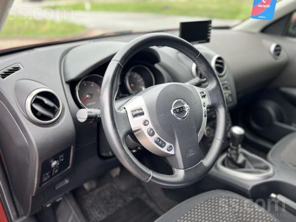 Red Nissan Qashqai 2010 in Cesis, with an engine capacity of 1.50 L and mileage of 128 thousand km for 6800 €, photo 10 on AUTOMOTO.COM.LV