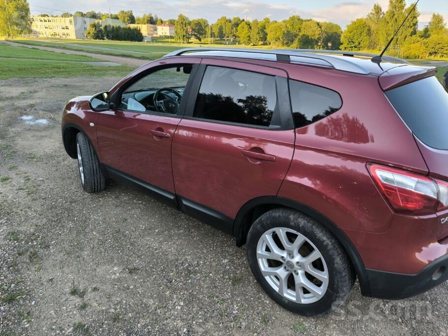 Sarkans Nissan Qashqai 2010 Madona, ar dzinēja tilpumu 2.00 L un nobraukumu 284 tūkst. km par 5100 €, foto 5 vietnē AUTOMOTO.COM.LV