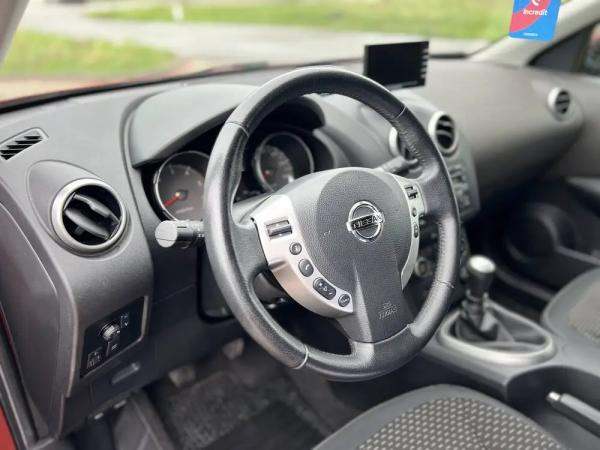 Sarkans Nissan Qashqai 2010 Cēsis, ar dzinēja tilpumu 1.50 L un nobraukumu 128 tūkst. km par 6500 €, foto 10 vietnē AUTOMOTO.COM.LV