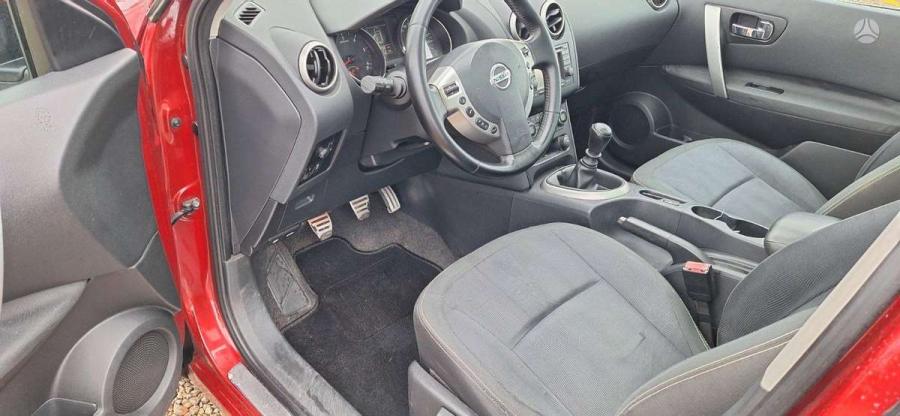 Sarkans Nissan Qashqai 2010 Tauragė, ar dzinēja tilpumu 1.46 L un nobraukumu 180 tūkst. km par 2800 €, foto 10 vietnē AUTOMOTO.COM.LV