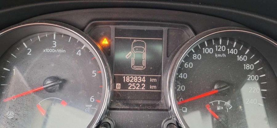 Sarkans Nissan Qashqai 2010 Tauragė, ar dzinēja tilpumu 1.46 L un nobraukumu 180 tūkst. km par 2800 €, foto 12 vietnē AUTOMOTO.COM.LV