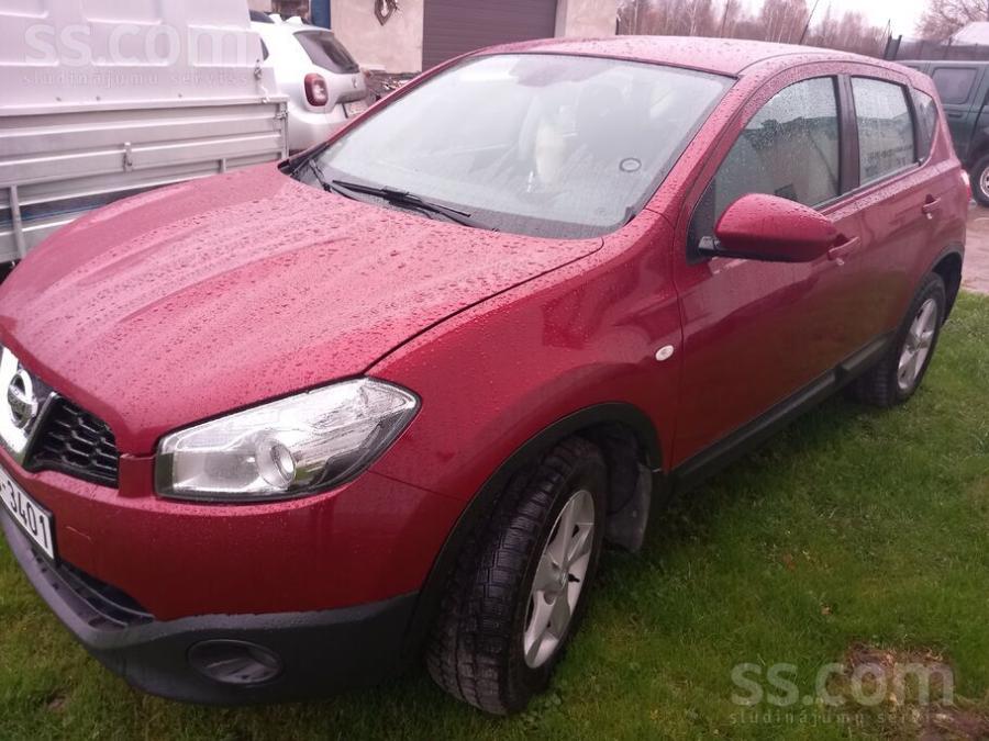 Red Nissan Qashqai 2011 in Jelgava, with an engine capacity of 2.00 L and mileage of 277 thousand km for 4700 €, photo 3 on AUTOMOTO.COM.LV