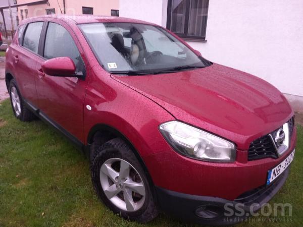 Red Nissan Qashqai 2011 in Jelgava, with an engine capacity of 2.00 L and mileage of 277 thousand km for 4700 €, photo 4 on AUTOMOTO.COM.LV