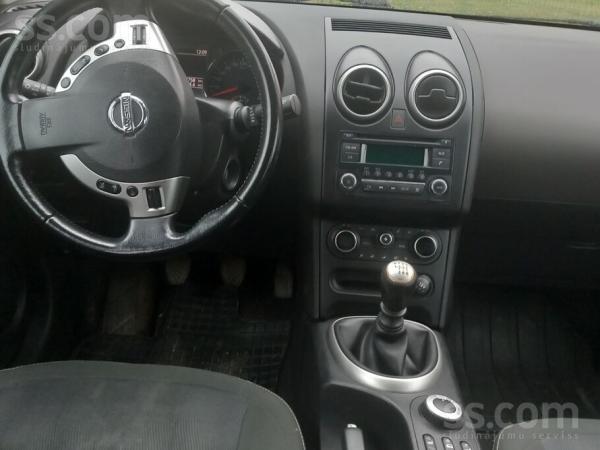 Red Nissan Qashqai 2011 in Jelgava, with an engine capacity of 2.00 L and mileage of 277 thousand km for 4700 €, photo 8 on AUTOMOTO.COM.LV
