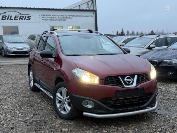Sarkans Nissan Qashqai 2011 Utena, ar dzinēja tilpumu 1.46 L un nobraukumu 300 tūkst. km par 3990 €, foto 1 vietnē AUTOMOTO.COM.LV