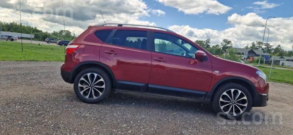 Red Nissan Qashqai 2011 in Daugavpils, with an engine capacity of 1.50 L and mileage of 283 thousand km for 5350 €, photo 6 on AUTOMOTO.COM.LV
