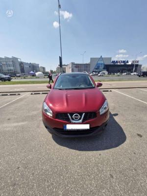 Red Nissan Qashqai 2011 in Vilnius, with an engine capacity of 2.00 L and mileage of 121 thousand km for 6350 €, photo  on AUTOMOTO.COM.LV