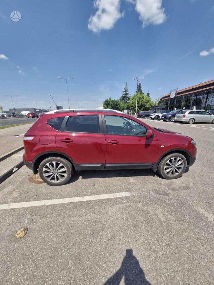 Sarkans Nissan Qashqai 2011 Viļņa, ar dzinēja tilpumu 2.00 L un nobraukumu 121 tūkst. km par 6350 €, foto 5 vietnē AUTOMOTO.COM.LV