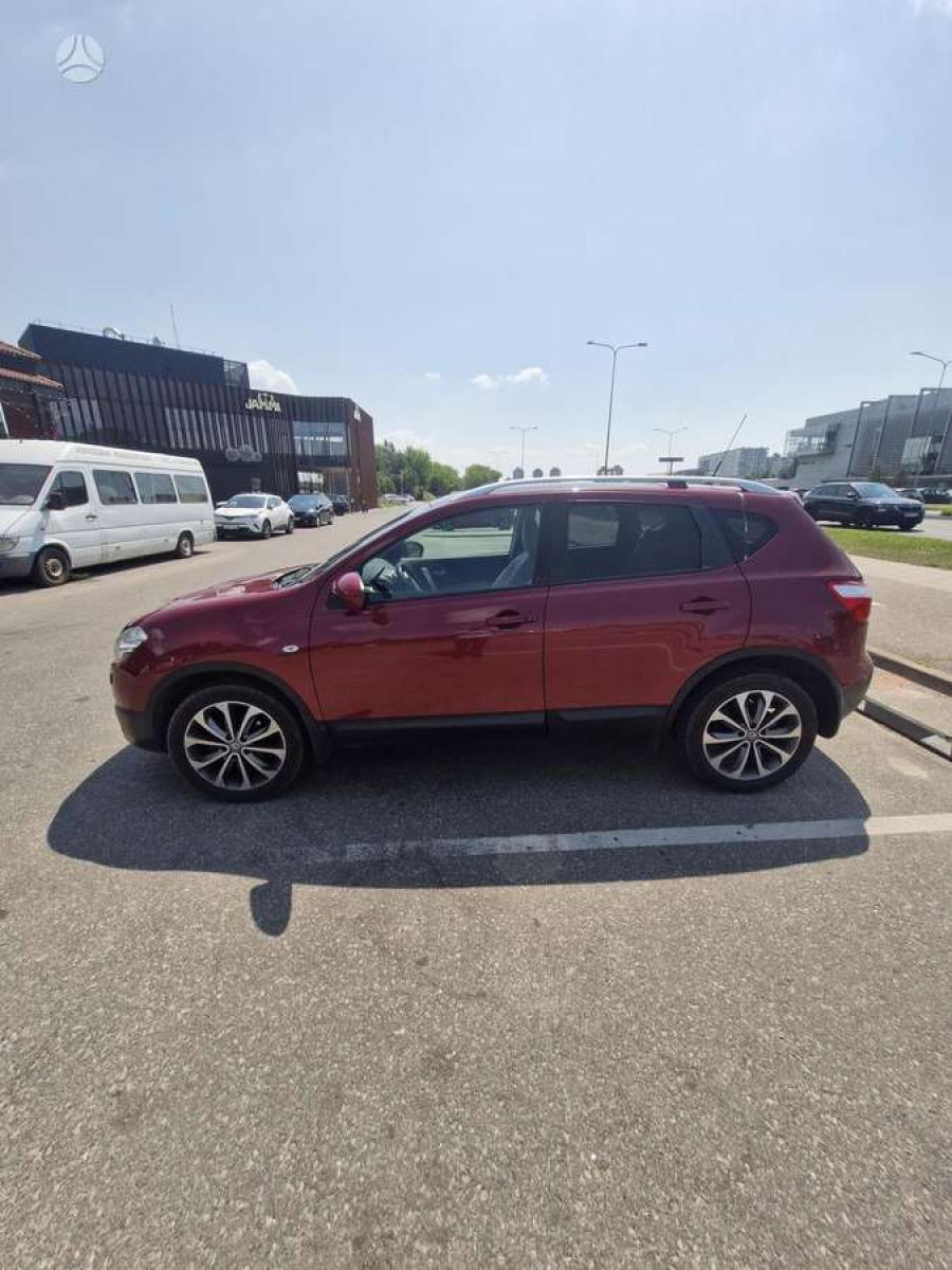 Sarkans Nissan Qashqai 2011 Viļņa, ar dzinēja tilpumu 2.00 L un nobraukumu 121 tūkst. km par 6350 €, foto 8 vietnē AUTOMOTO.COM.LV