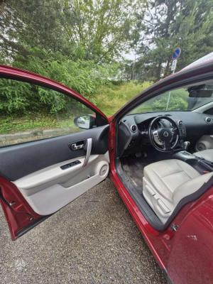 Sarkans Nissan Qashqai 2011 Viļņa, ar dzinēja tilpumu 2.00 L un nobraukumu 121 tūkst. km par 6350 €, foto 12 vietnē AUTOMOTO.COM.LV