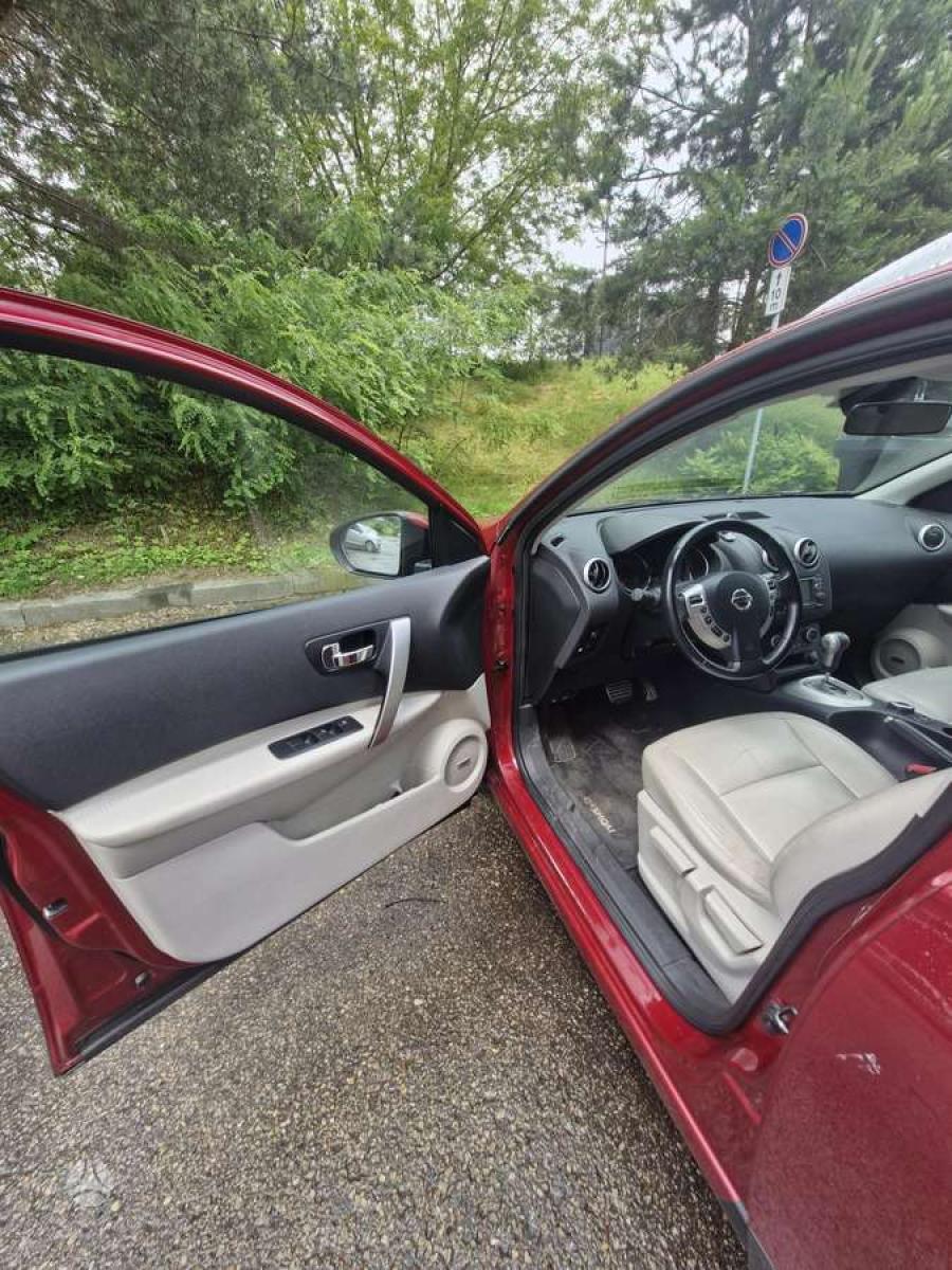 Sarkans Nissan Qashqai 2011 Viļņa, ar dzinēja tilpumu 2.00 L un nobraukumu 121 tūkst. km par 6350 €, foto 12 vietnē AUTOMOTO.COM.LV