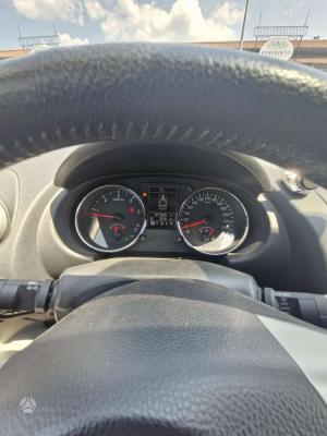 Sarkans Nissan Qashqai 2011 Viļņa, ar dzinēja tilpumu 2.00 L un nobraukumu 121 tūkst. km par 6350 €, foto 16 vietnē AUTOMOTO.COM.LV