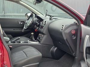 Red Nissan Qashqai 2011 in Taurage, with an engine capacity of 1.46 L and mileage of 218 thousand km for 3800 €, photo 8 on AUTOMOTO.COM.LV