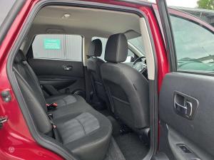 Red Nissan Qashqai 2011 in Taurage, with an engine capacity of 1.46 L and mileage of 218 thousand km for 3800 €, photo 12 on AUTOMOTO.COM.LV