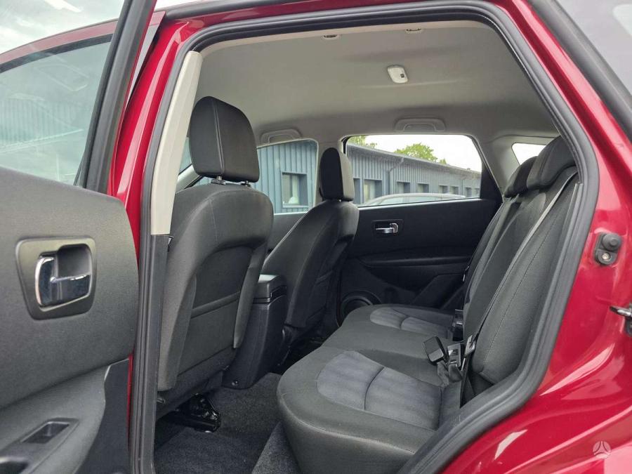 Red Nissan Qashqai 2011 in Taurage, with an engine capacity of 1.46 L and mileage of 218 thousand km for 3800 €, photo 13 on AUTOMOTO.COM.LV