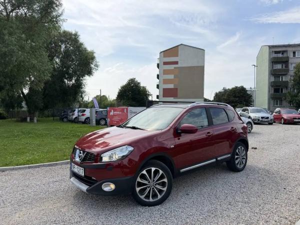 Red Nissan Qashqai 2011 in Ventspils, with an engine capacity of 2.00 L and mileage of 177 thousand km for 5500 €, photo 1 on AUTOMOTO.COM.LV
