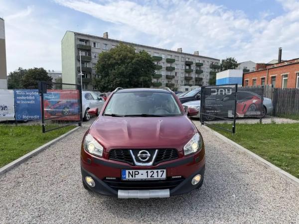 Red Nissan Qashqai 2011 in Ventspils, with an engine capacity of 2.00 L and mileage of 177 thousand km for 5500 €, photo 2 on AUTOMOTO.COM.LV