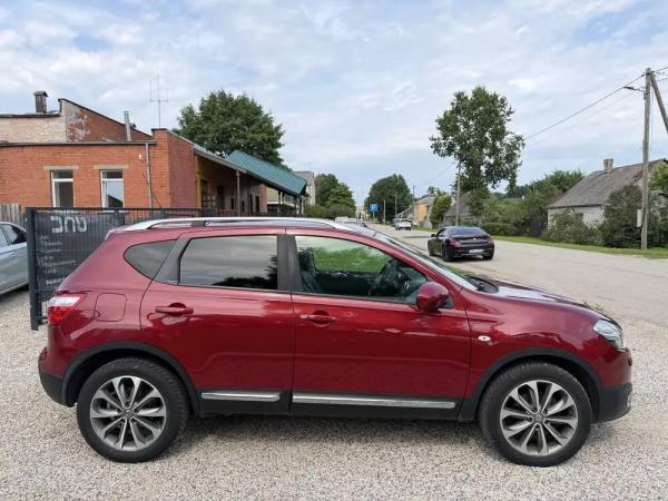 Red Nissan Qashqai 2011 in Ventspils, with an engine capacity of 2.00 L and mileage of 177 thousand km for 5500 €, photo 6 on AUTOMOTO.COM.LV