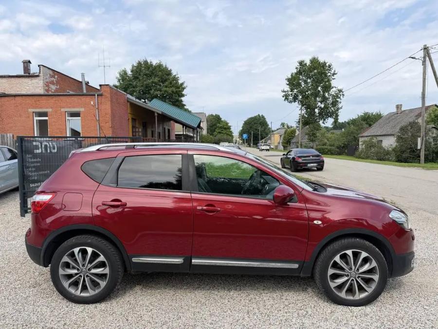 Sarkans Nissan Qashqai 2011 Ventspils, ar dzinēja tilpumu 2.00 L un nobraukumu 177 tūkst. km par 5500 €, foto 7 vietnē AUTOMOTO.COM.LV