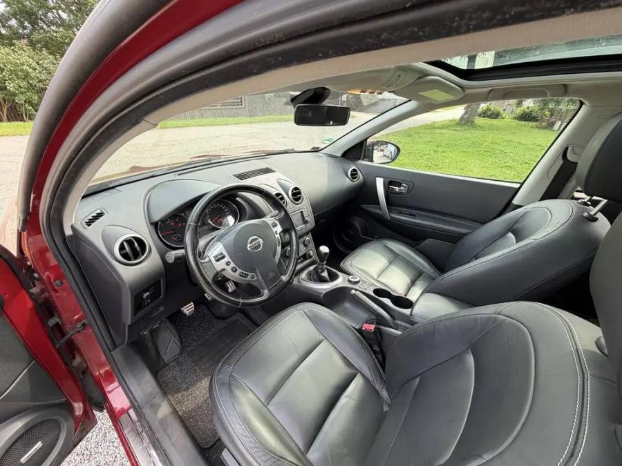 Sarkans Nissan Qashqai 2011 Ventspils, ar dzinēja tilpumu 2.00 L un nobraukumu 177 tūkst. km par 5500 €, foto 10 vietnē AUTOMOTO.COM.LV
