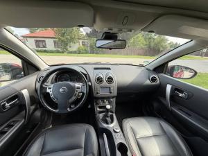 Sarkans Nissan Qashqai 2011 Ventspils, ar dzinēja tilpumu 2.00 L un nobraukumu 177 tūkst. km par 5500 €, foto 22 vietnē AUTOMOTO.COM.LV