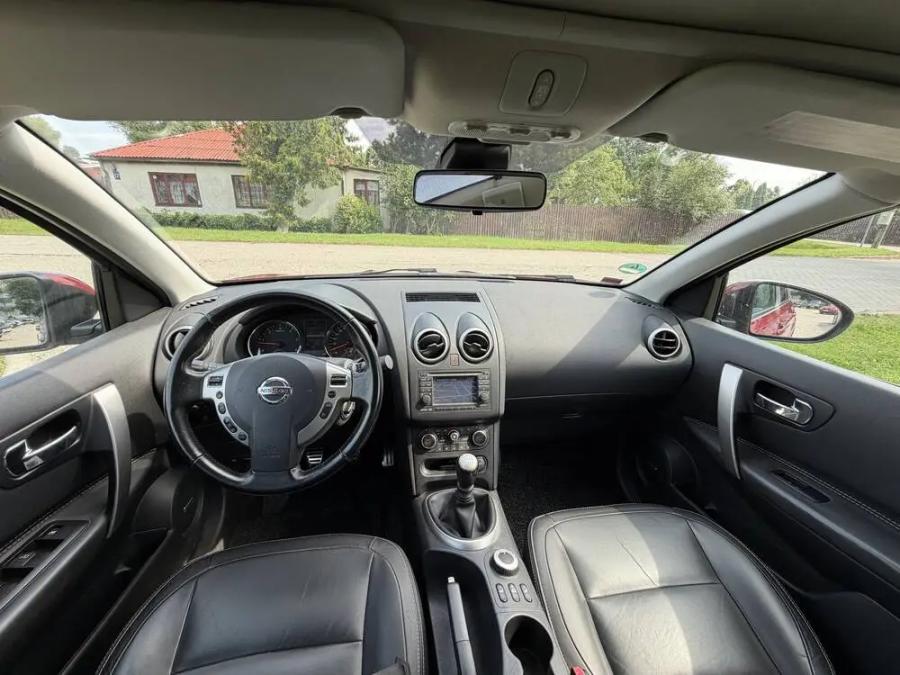Sarkans Nissan Qashqai 2011 Ventspils, ar dzinēja tilpumu 2.00 L un nobraukumu 177 tūkst. km par 5500 €, foto 22 vietnē AUTOMOTO.COM.LV