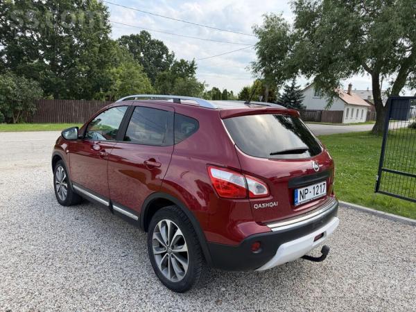 Red Nissan Qashqai 2011 in Ventspils, with an engine capacity of 2.00 L and mileage of 177 thousand km for 5990 €, photo 6 on AUTOMOTO.COM.LV