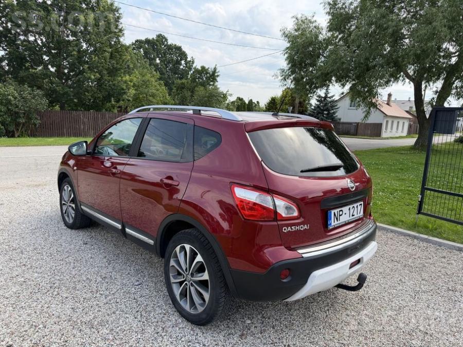 Red Nissan Qashqai 2011 in Ventspils, with an engine capacity of 2.00 L and mileage of 177 thousand km for 5990 €, photo 7 on AUTOMOTO.COM.LV
