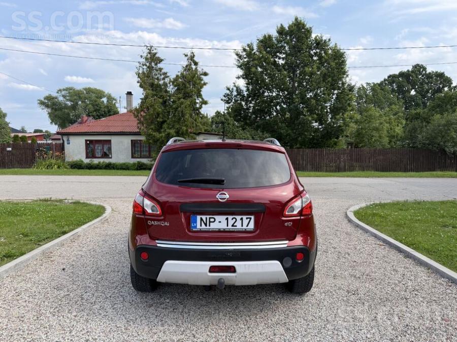 Red Nissan Qashqai 2011 in Ventspils, with an engine capacity of 2.00 L and mileage of 177 thousand km for 5990 €, photo 9 on AUTOMOTO.COM.LV