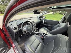Red Nissan Qashqai 2011 in Ventspils, with an engine capacity of 2.00 L and mileage of 177 thousand km for 5990 €, photo 10 on AUTOMOTO.COM.LV