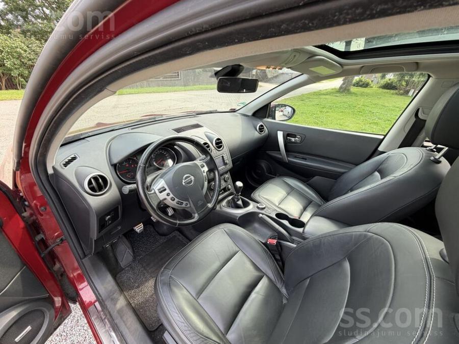 Red Nissan Qashqai 2011 in Ventspils, with an engine capacity of 2.00 L and mileage of 177 thousand km for 5990 €, photo 10 on AUTOMOTO.COM.LV