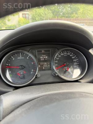 Red Nissan Qashqai 2011 in Ventspils, with an engine capacity of 2.00 L and mileage of 177 thousand km for 5990 €, photo 12 on AUTOMOTO.COM.LV