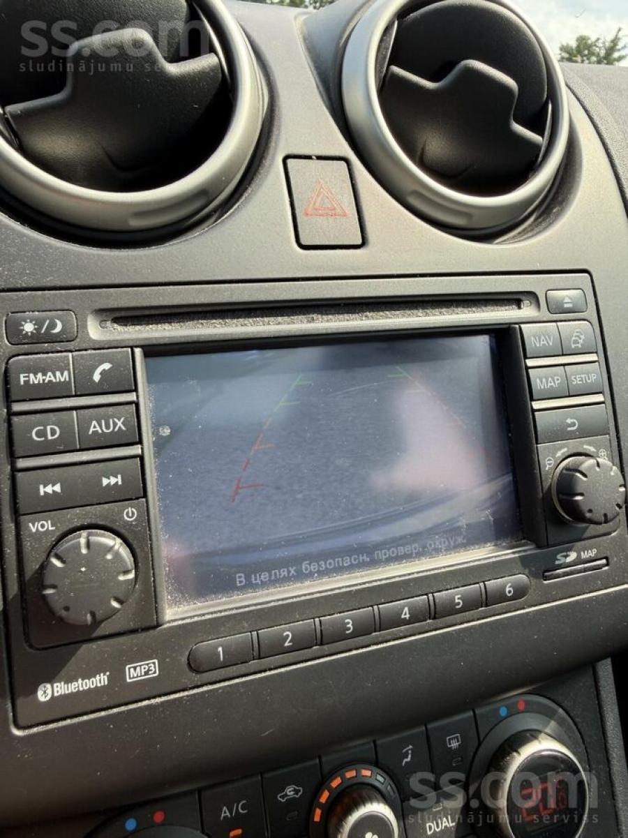 Red Nissan Qashqai 2011 in Ventspils, with an engine capacity of 2.00 L and mileage of 177 thousand km for 5990 €, photo 17 on AUTOMOTO.COM.LV