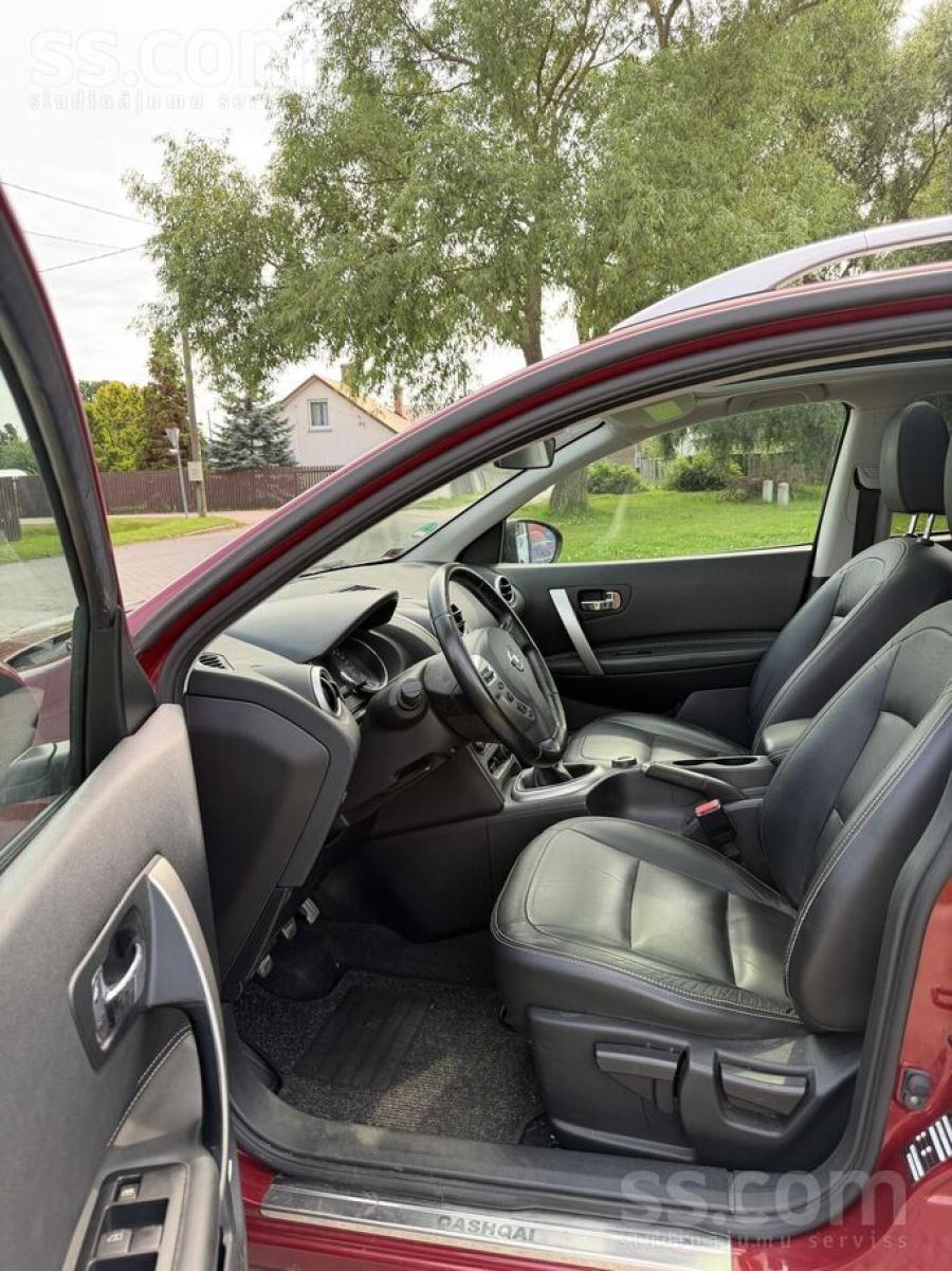 Red Nissan Qashqai 2011 in Ventspils, with an engine capacity of 2.00 L and mileage of 177 thousand km for 5990 €, photo 21 on AUTOMOTO.COM.LV