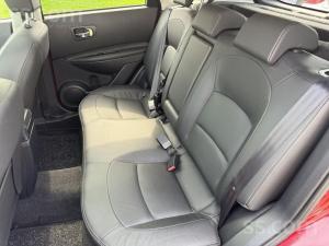 Red Nissan Qashqai 2011 in Ventspils, with an engine capacity of 2.00 L and mileage of 177 thousand km for 5990 €, photo 24 on AUTOMOTO.COM.LV