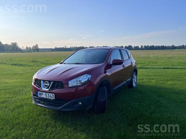 Red Nissan Qashqai 2012 in Jelgava, with an engine capacity of 1.50 L and mileage of 200 thousand km for 4999 €, photo 2 on AUTOMOTO.COM.LV