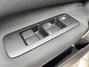 Sarkans Nissan Qashqai 2012 Rīga, ar dzinēja tilpumu 1.60 L un nobraukumu 201 tūkst. km par 6650 €, foto 12 vietnē AUTOMOTO.COM.LV