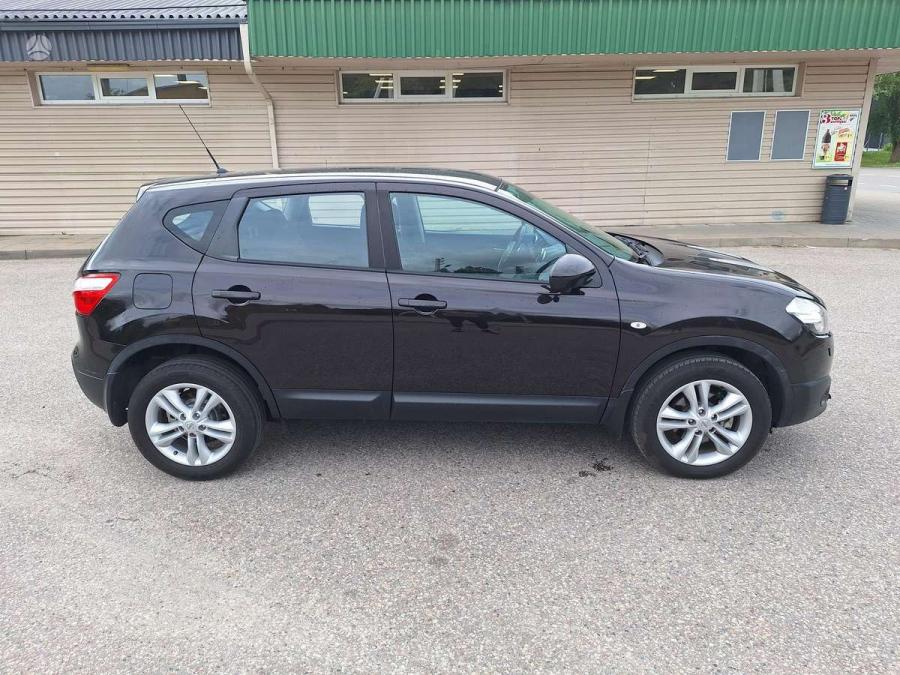 Sarkans Nissan Qashqai 2012 Marijampole, ar dzinēja tilpumu 1.60 L un nobraukumu 196 tūkst. km par 5100 €, foto 3 vietnē AUTOMOTO.COM.LV