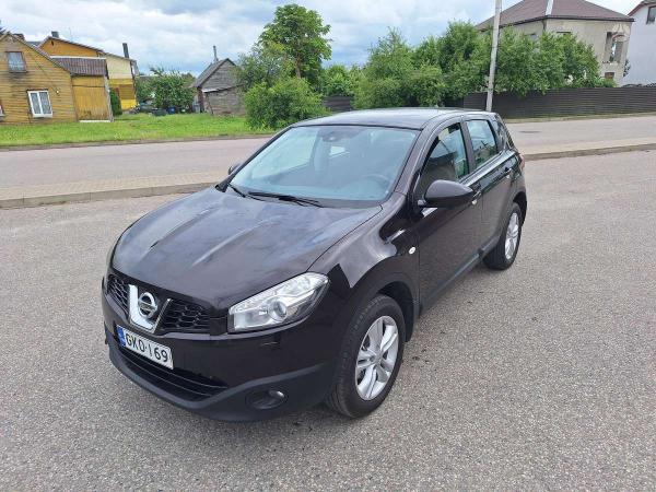 Red Nissan Qashqai 2012 in Marijampole, with an engine capacity of 1.60 L and mileage of 196 thousand km for 5100 €, photo 7 on AUTOMOTO.COM.LV